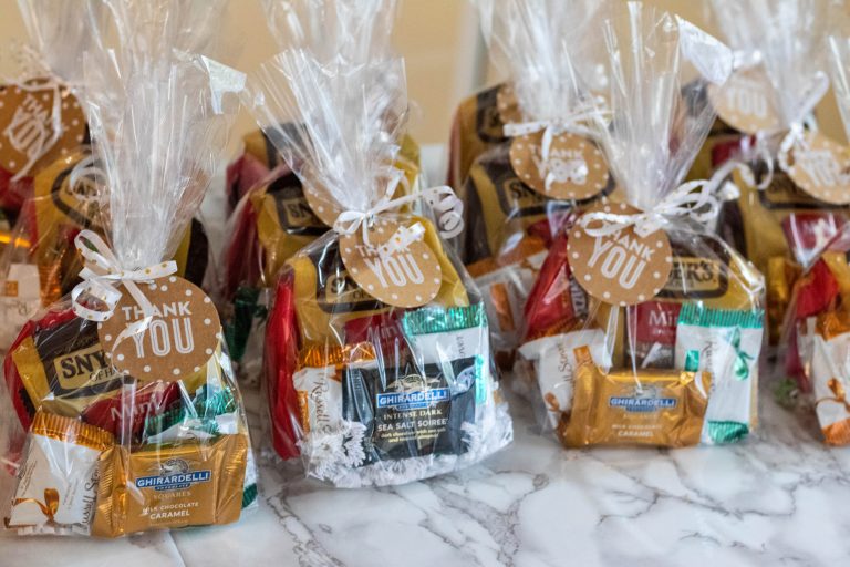 12 Easy Airbnb Welcome Gift Ideas To Wow Your Guests
